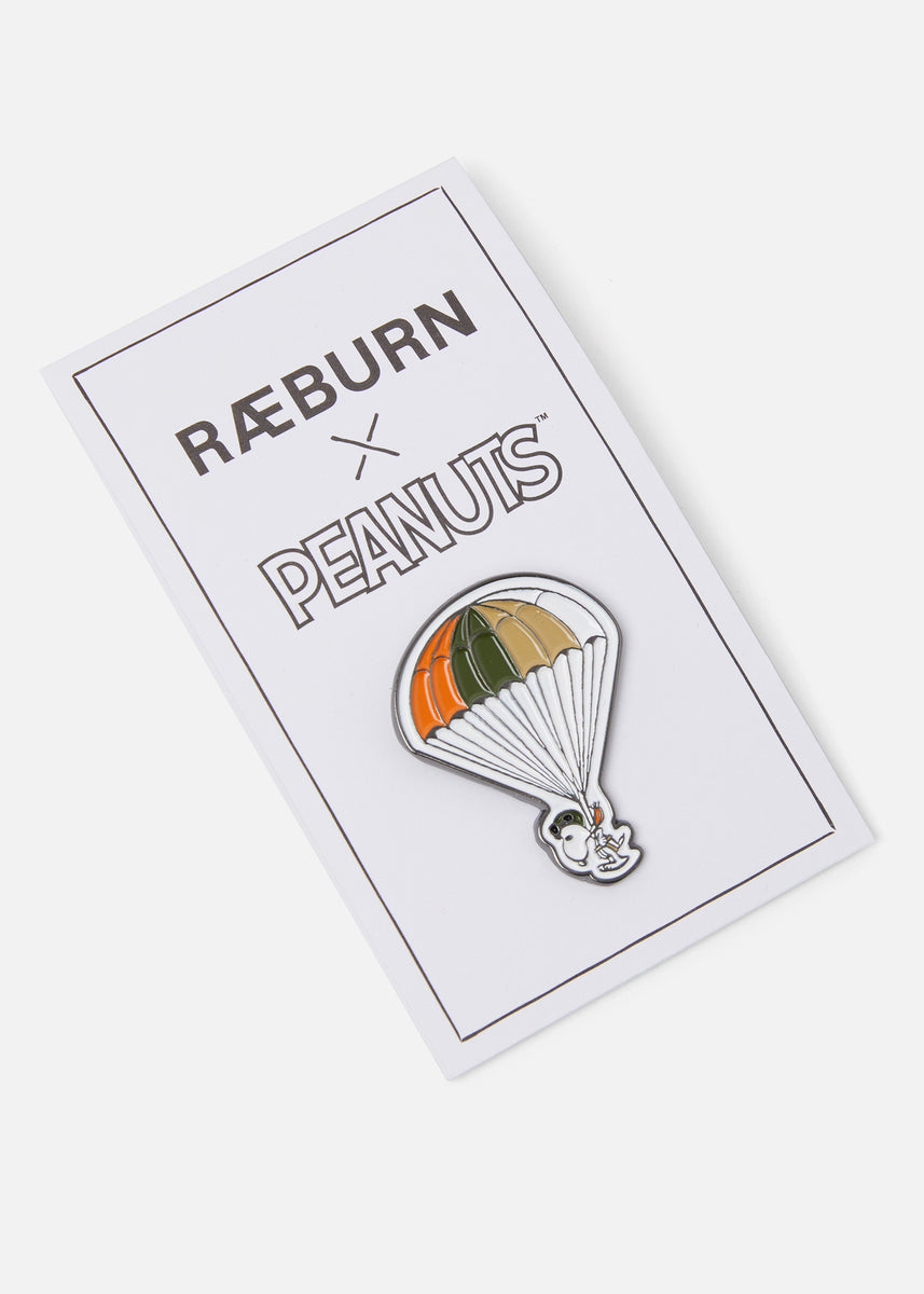 RÆBURN × PEANUTS SNOOPY PARACHUTE PIN BADGE