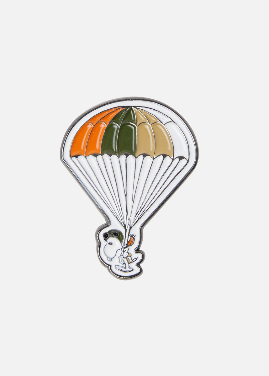 RÆBURN × PEANUTS SNOOPY PARACHUTE PIN BADGE